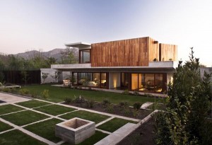 Rectilinear Architecture Design: La Dehesa House in Lo Barnechea, Chile