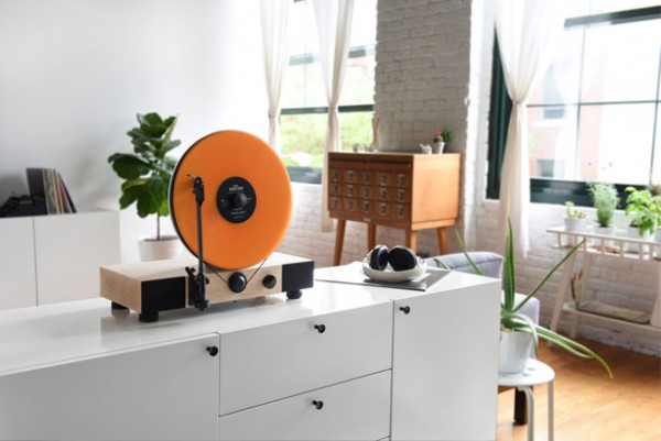 Floating Record - Vertical Turntable by Gramovox