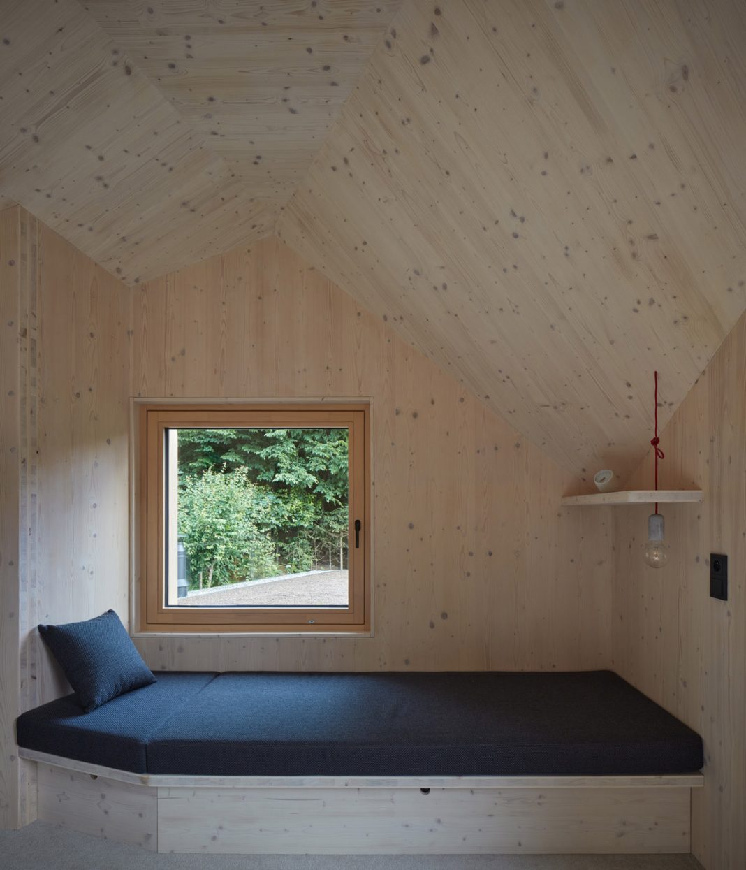 A Ship Cabin-Inspired Cottage by Prodesi/Domesi
